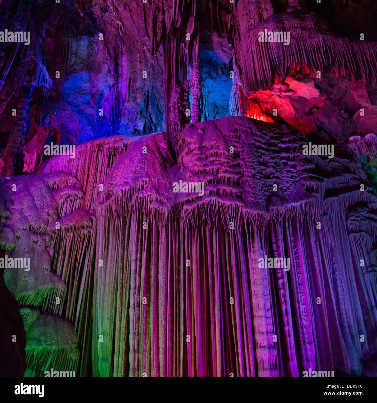 Stalactite formation in the Assembling Dragon Cave, Yangshuo, Guilin ...