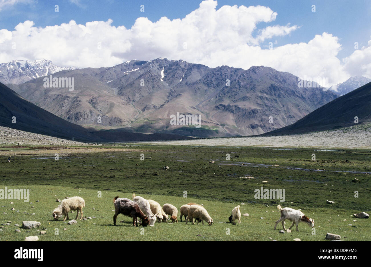 Hindu kush mountain pass hi-res stock photography and images - Alamy