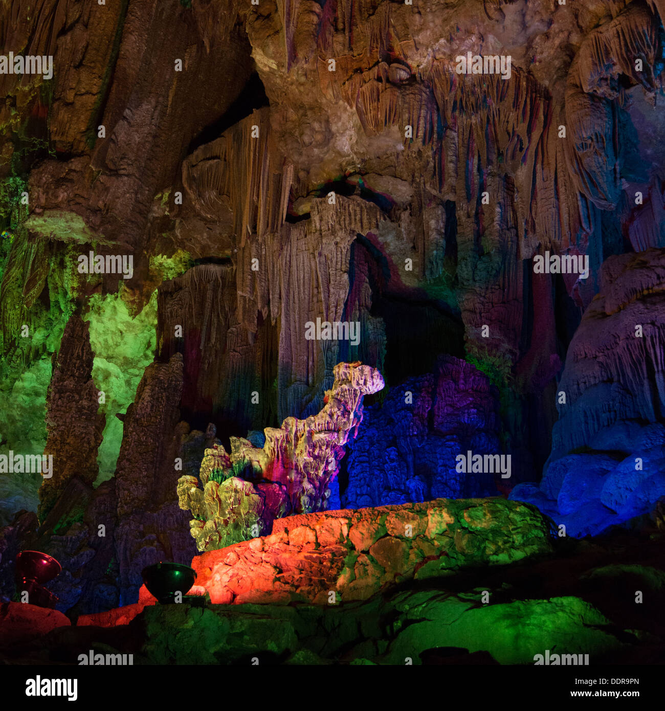 Stalactite formation in the Assembling Dragon Cave, Yangshuo, Guilin ...