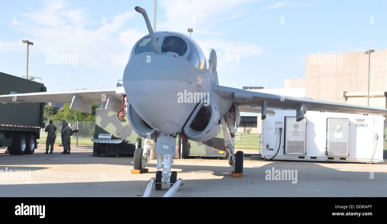 Aircraft mechanics ira mcfadden hi-res stock photography and images - Alamy