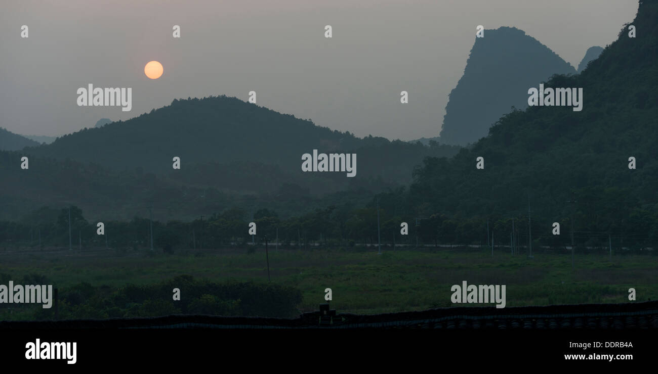 Sunset over mountain, Yangshuo, Guilin, Guangxi Province, China Stock ...