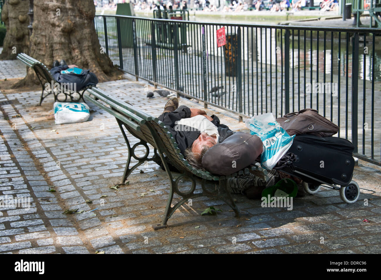 Man poverty sleeping street hi-res stock photography and images - Alamy