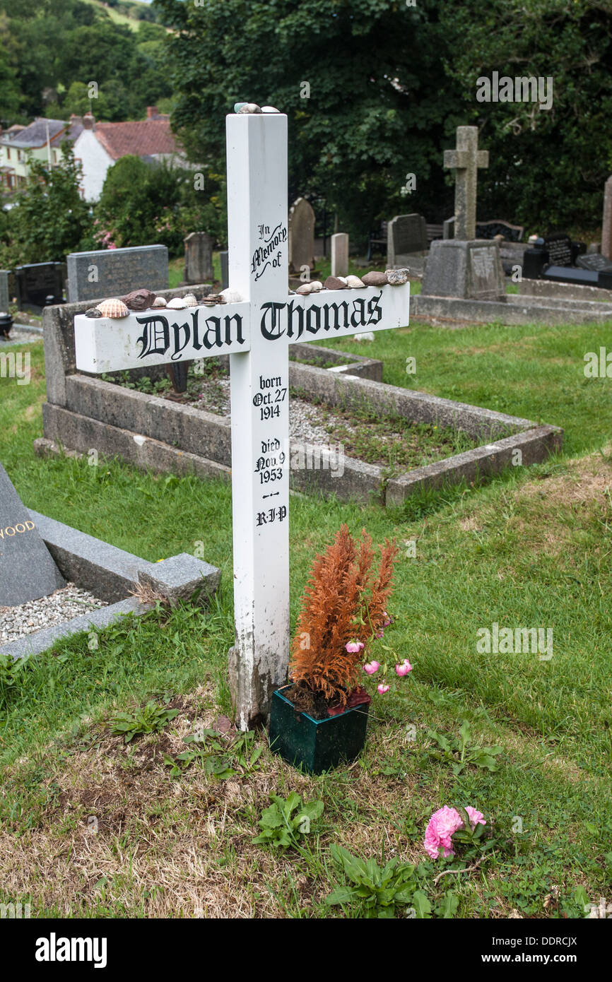 The Grave Memorial Cross to Dylan Thomas at St Martins Church graveyard ...