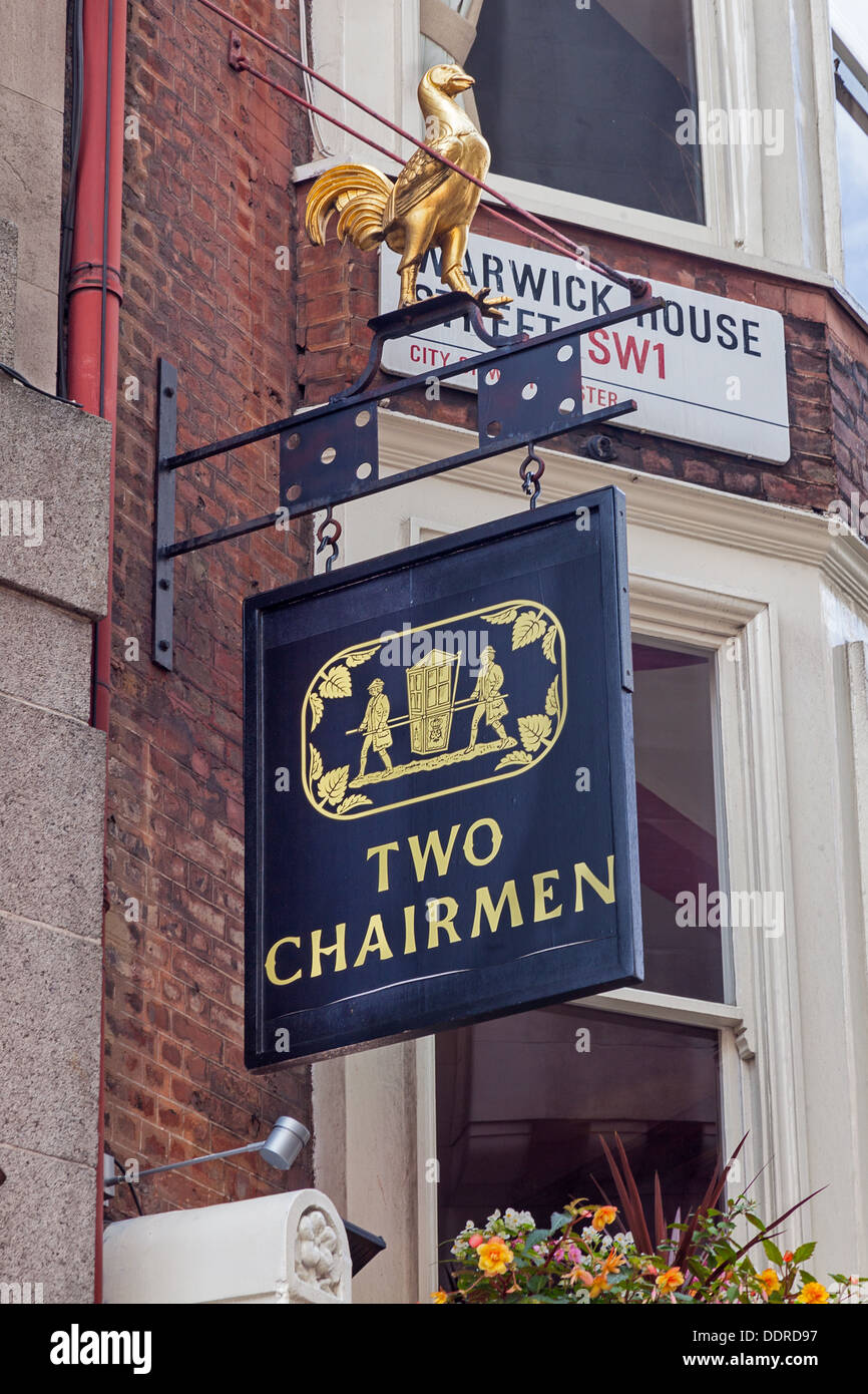 Two chairmen public house hi-res stock photography and images - Alamy
