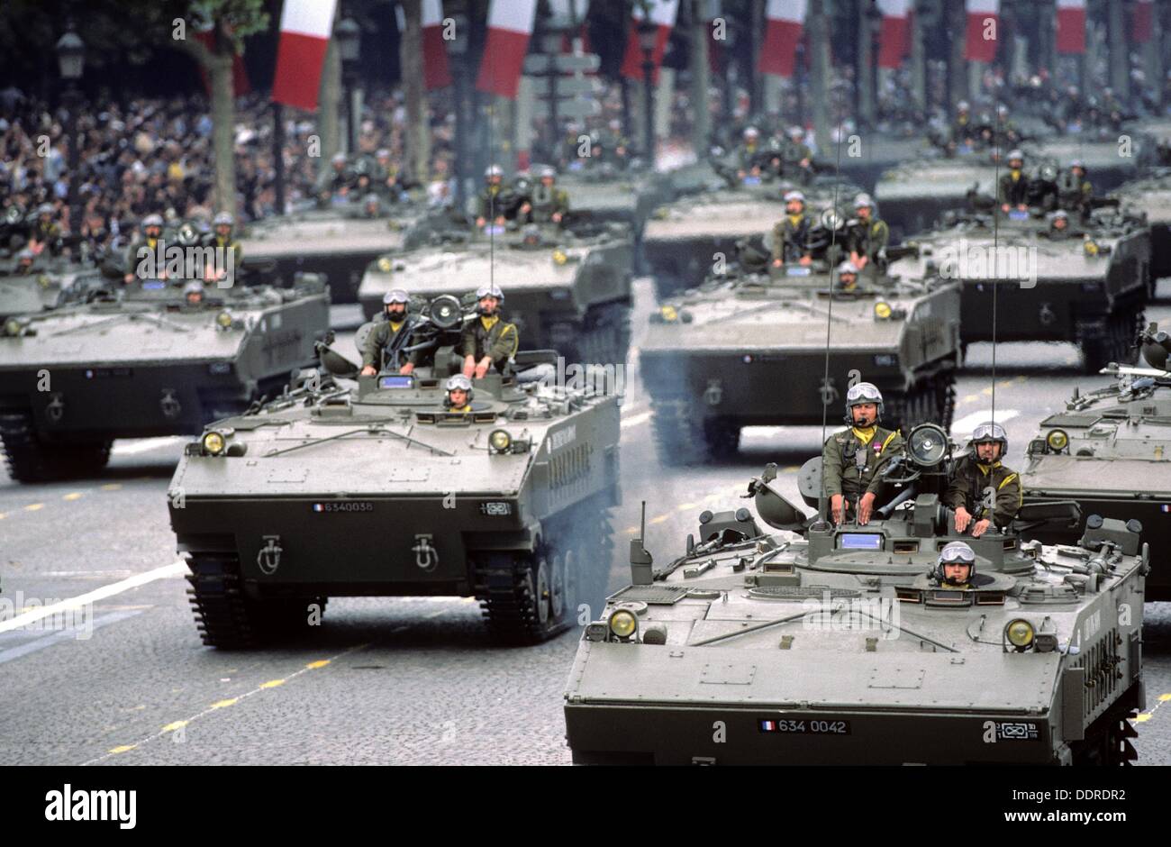 French military parade hi-res stock photography and images - Alamy