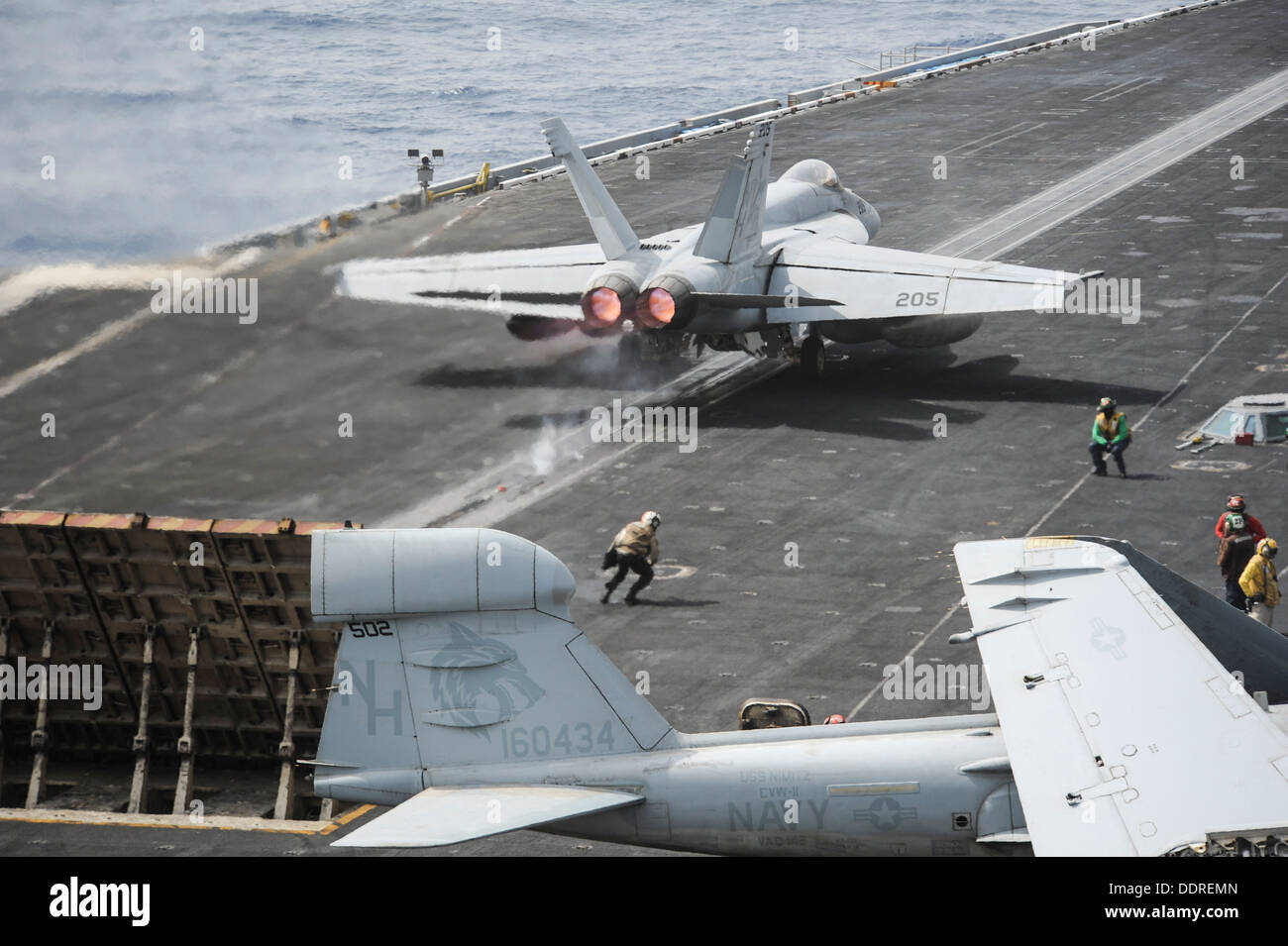 An F/A-18E Super Hornet assigned to the Argonauts of Strike Fighter ...