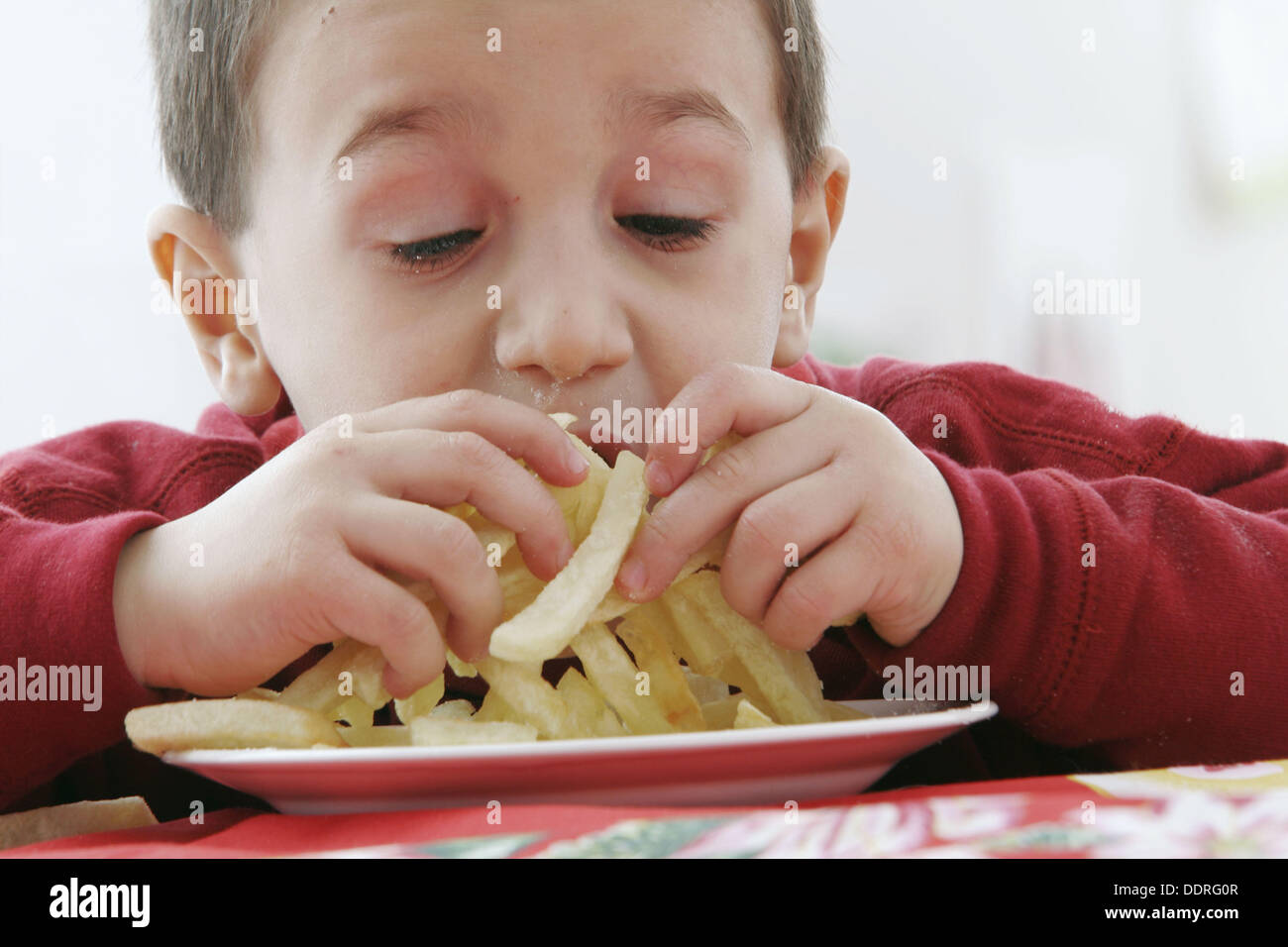 Kid eating potato chip hi-res stock photography and images - Alamy