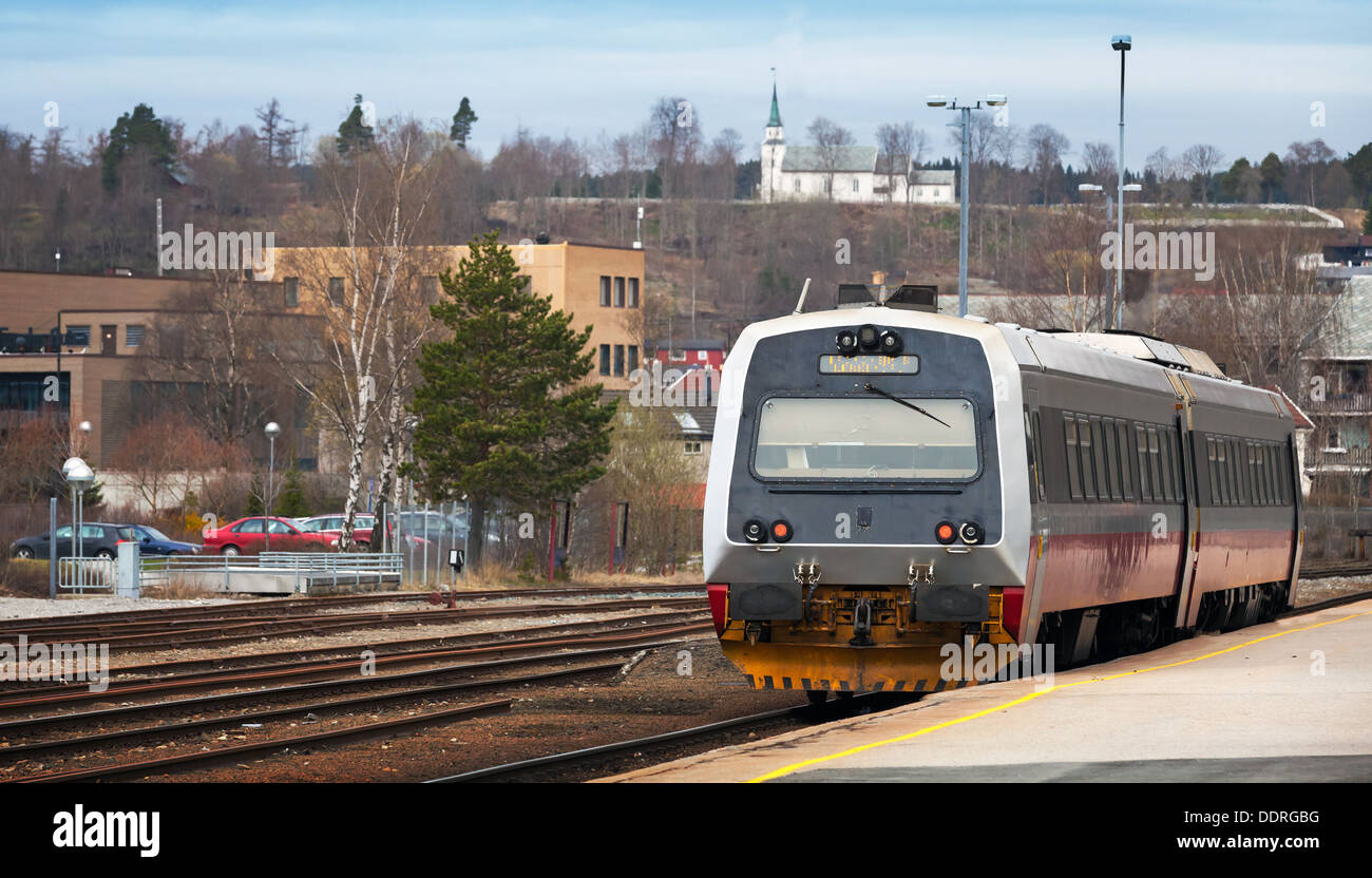 Modern train platform station hi-res stock photography and images - Alamy