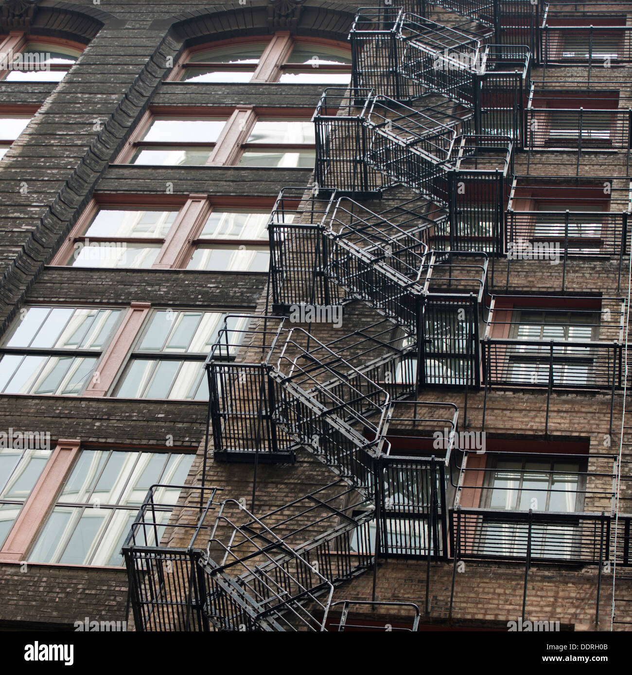 Fire escape apartment building chicago hi-res stock photography and ...