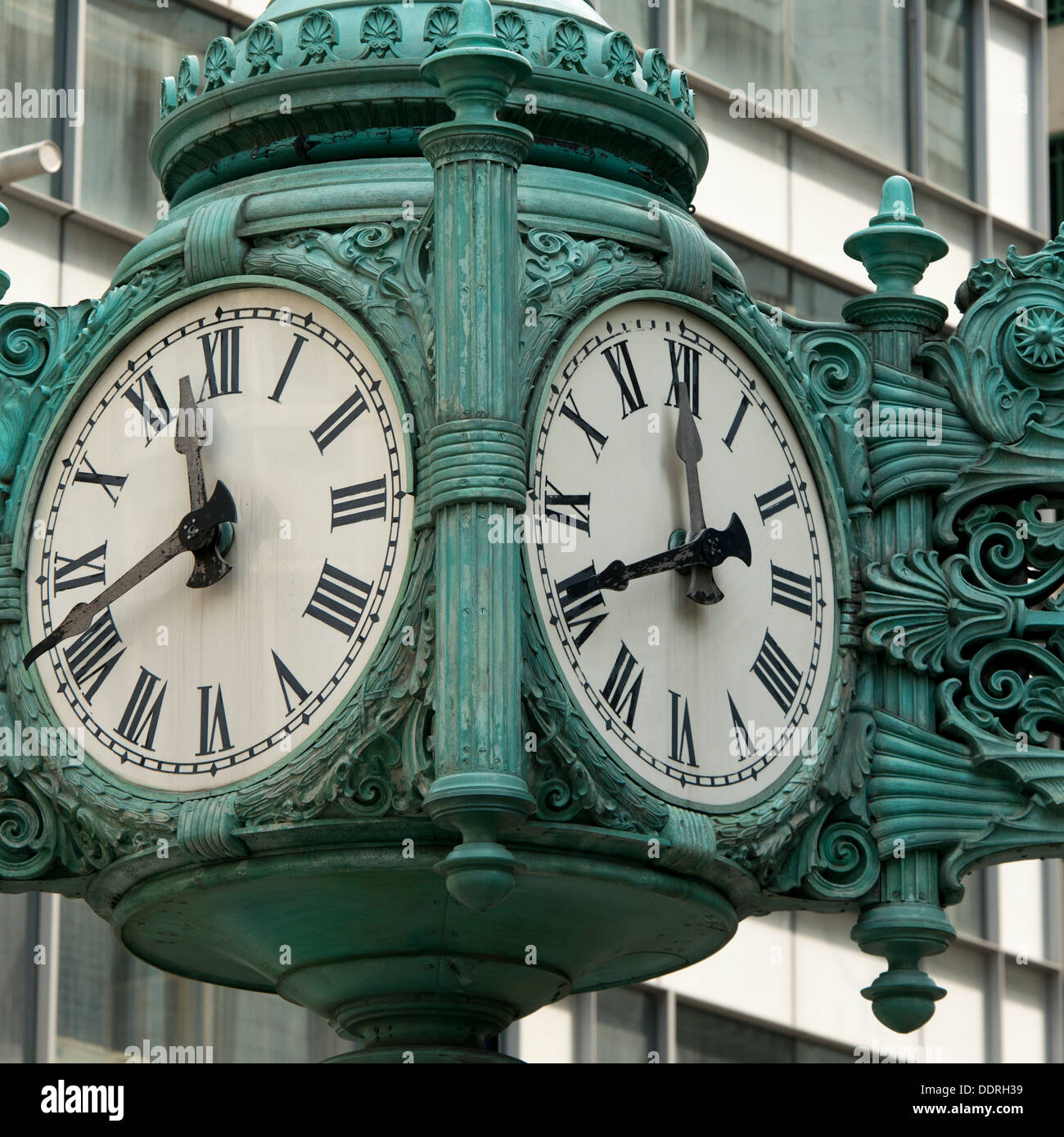 Marshall field clock hi-res stock photography and images - Alamy