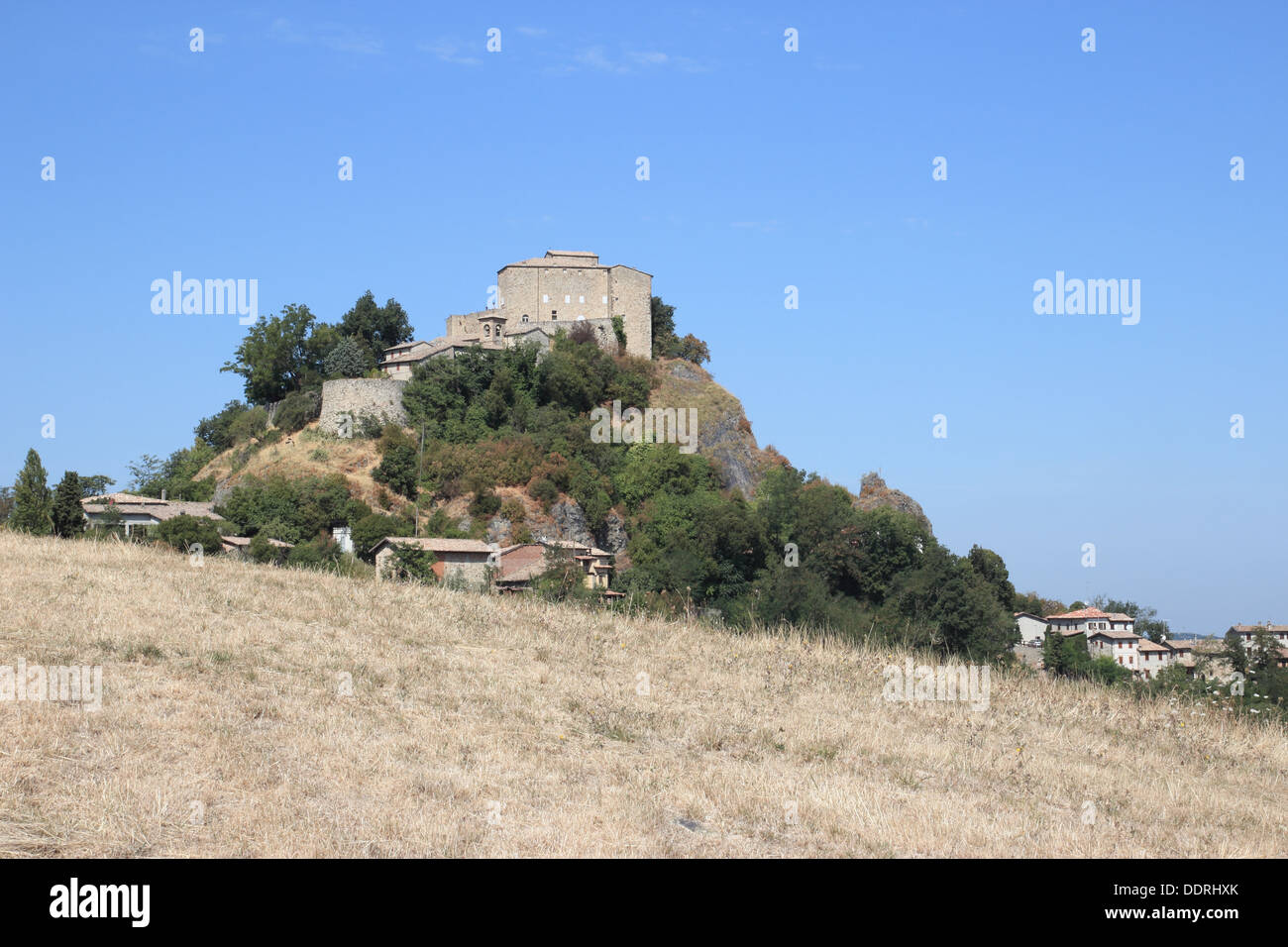 overview of the Rossena ancient town in Reggiano apennines, Italy Stock ...