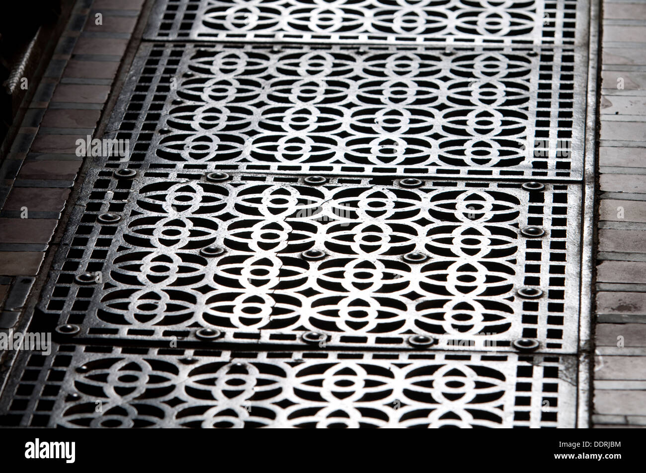 Gratings hi-res stock photography and images - Alamy