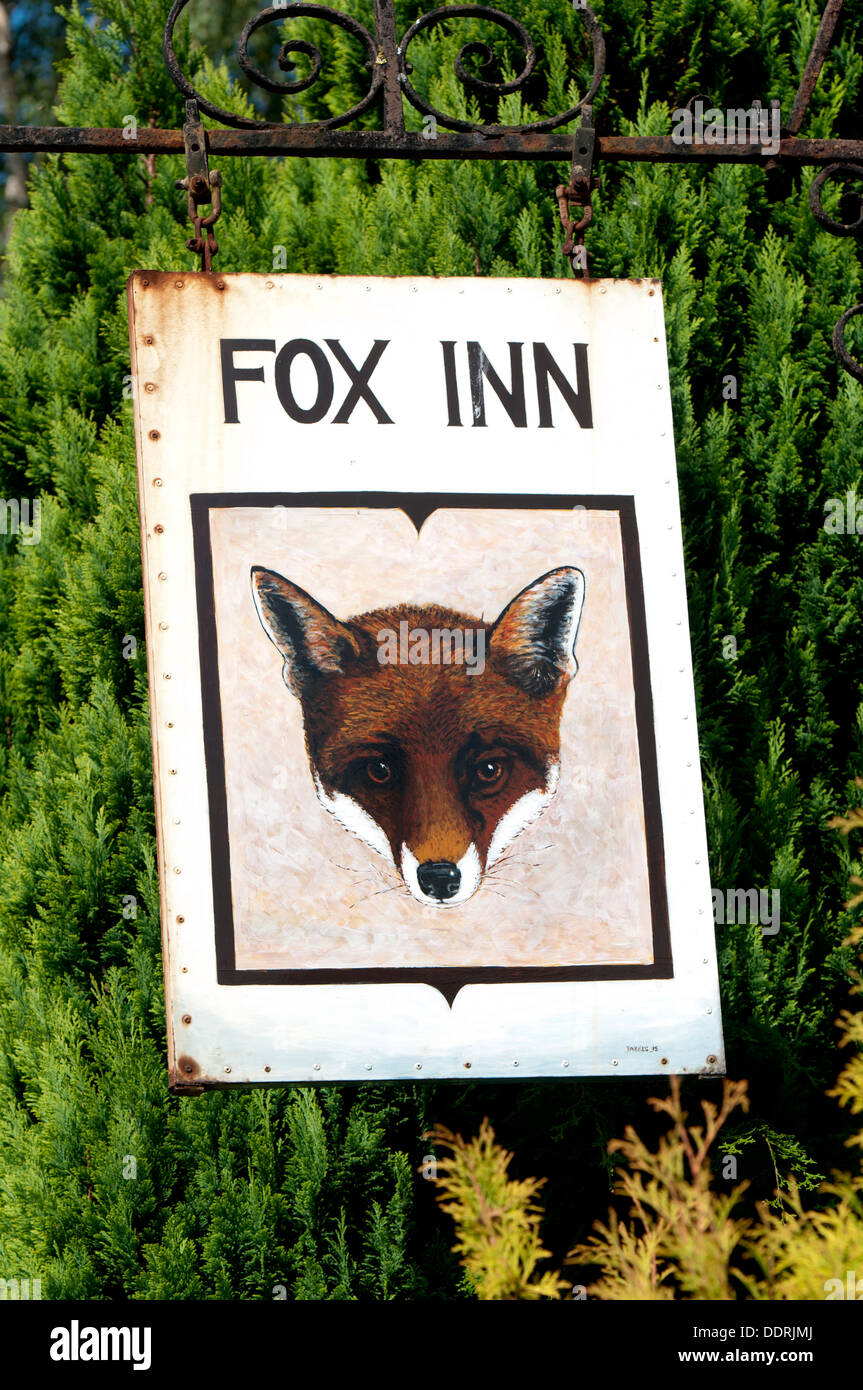 The fox pub sign hi-res stock photography and images - Alamy