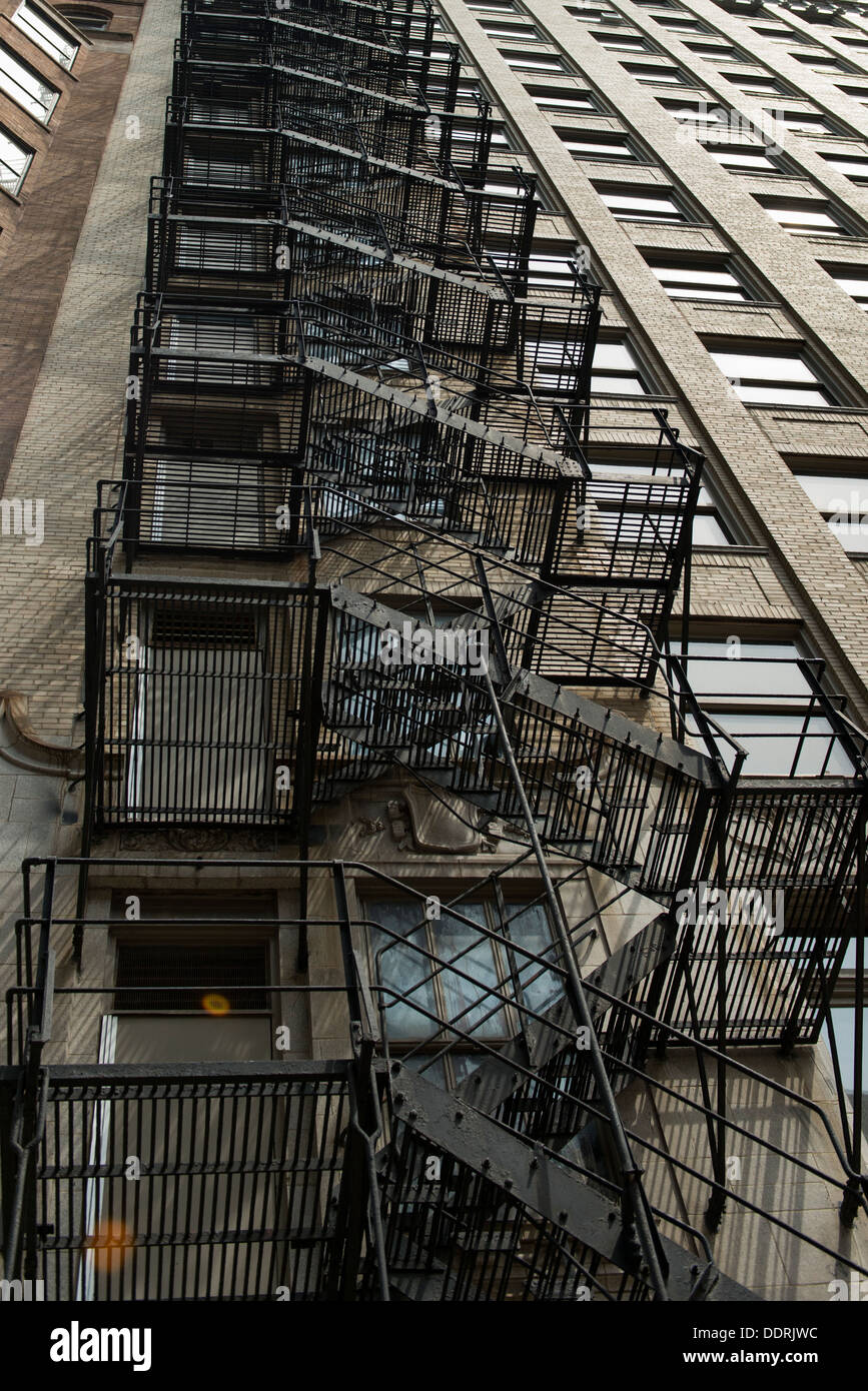 Fire escape apartment building chicago hi-res stock photography and ...