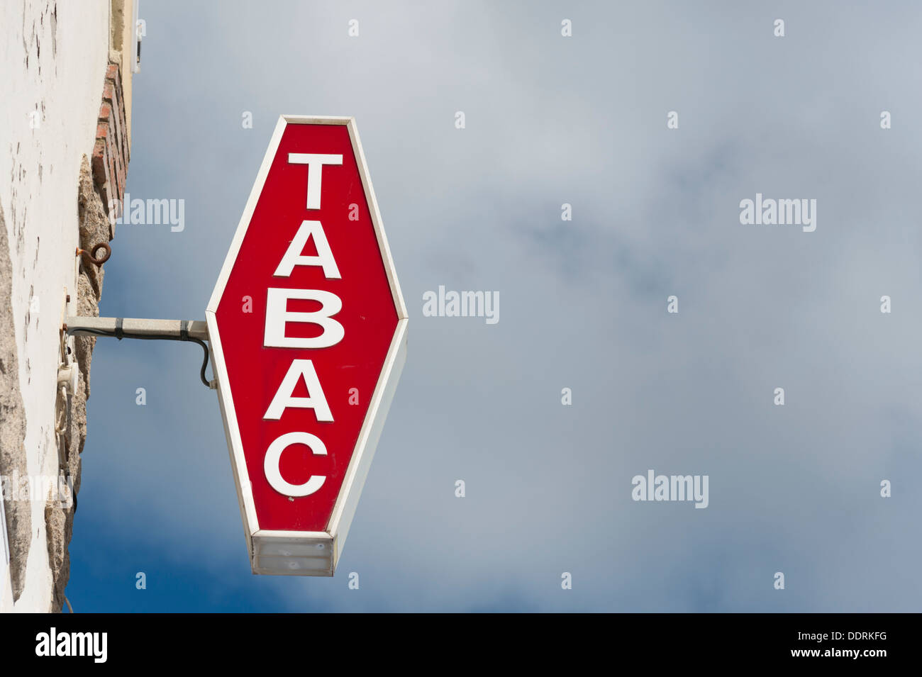 Tobacconists hi-res stock photography and images - Alamy