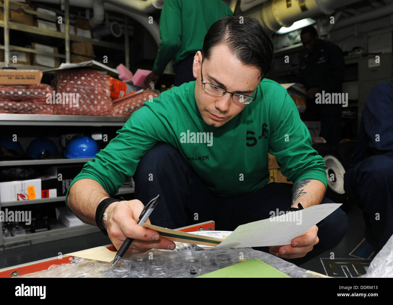 U s navy logistics specialist 1st hi-res stock photography and images ...