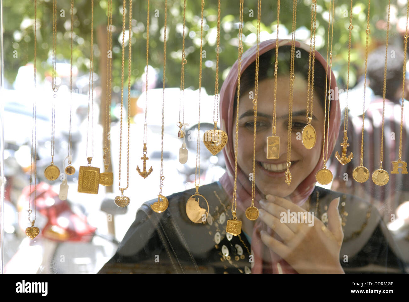 Iran people smile hi-res stock photography and images - Alamy