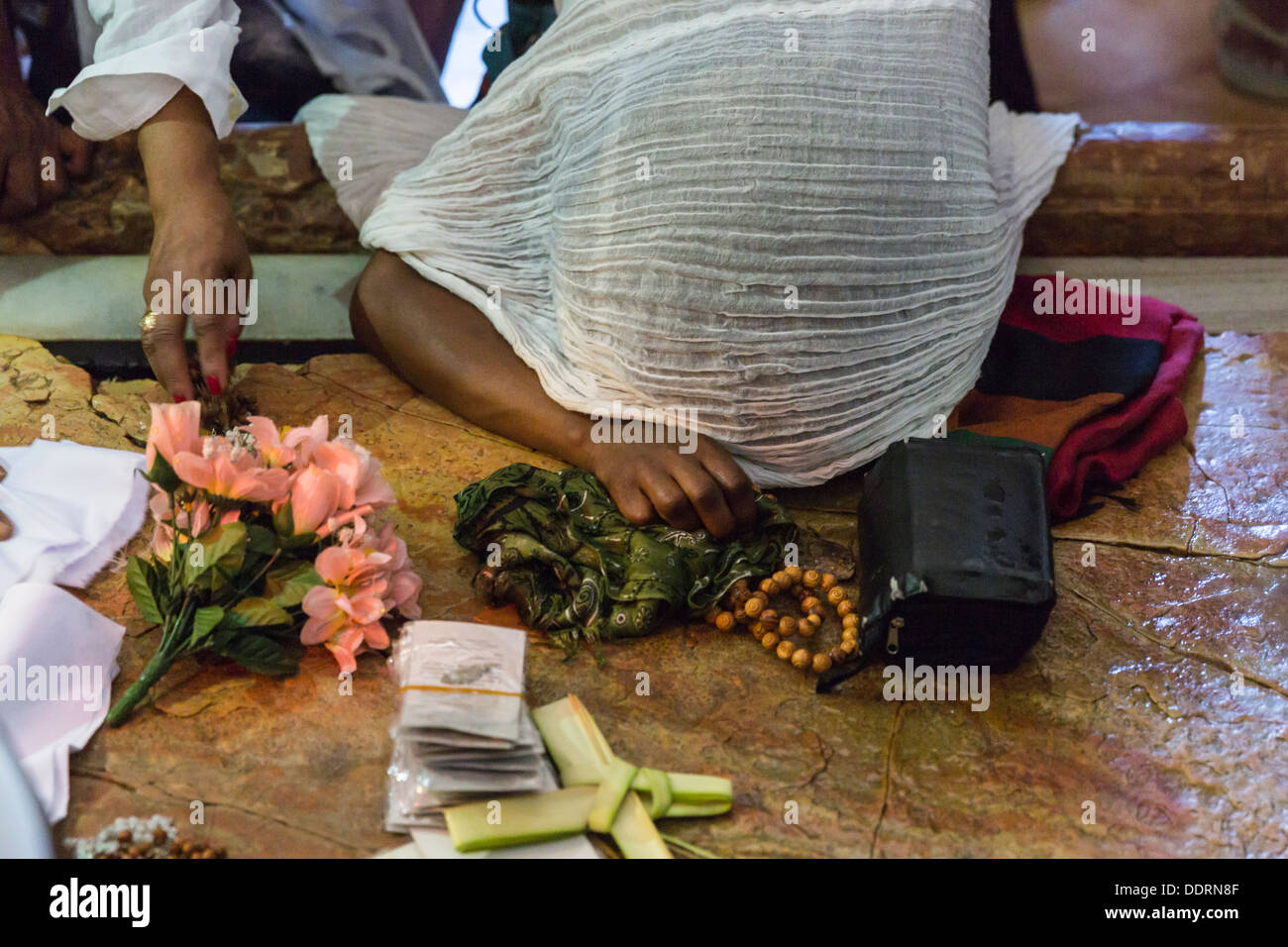 Anointing jesus woman hi-res stock photography and images - Alamy