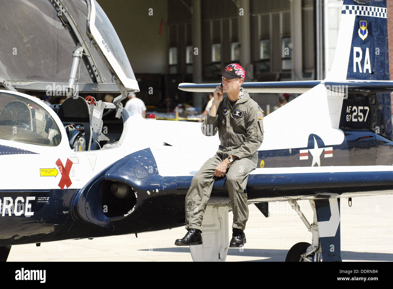 Pilot wing hi-res stock photography and images - Alamy