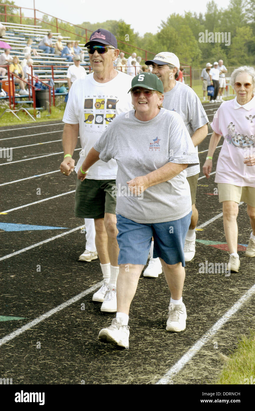 Running the mile track hi-res stock photography and images - Alamy