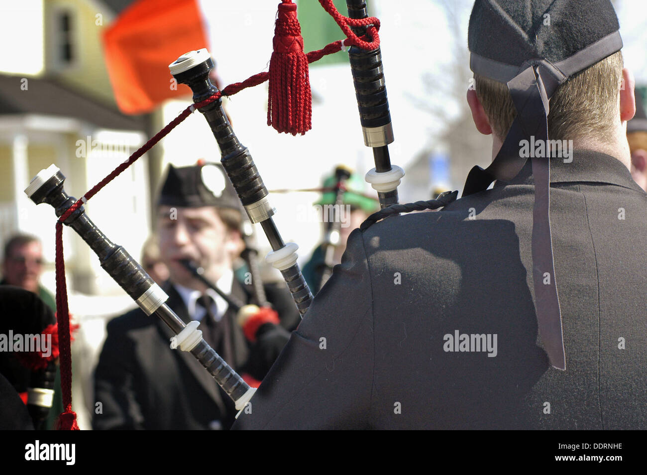 Bagpipe group marches in St. Patrick´s parade Stock Photo - Alamy