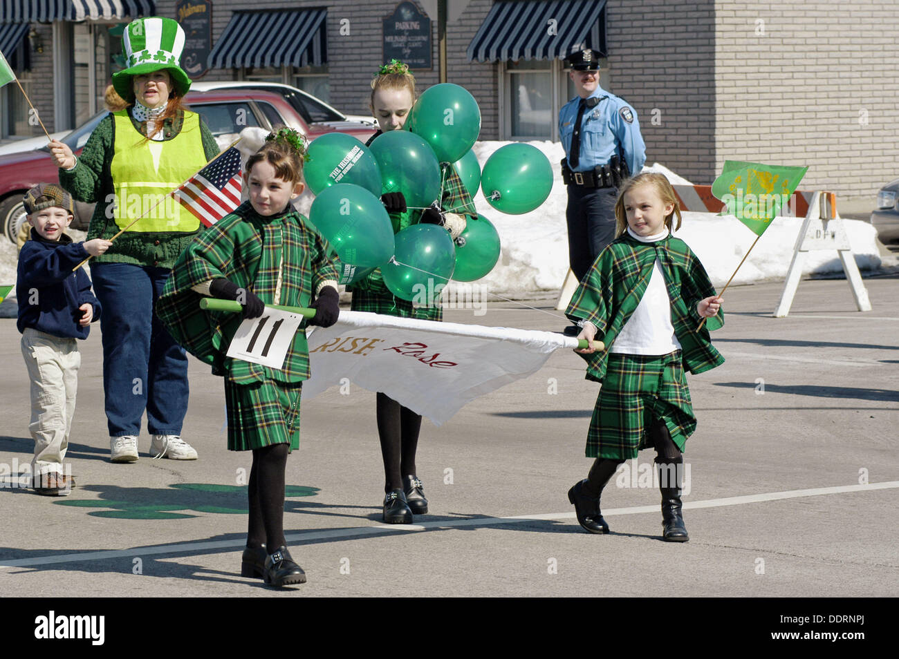 Children walking to school usa hi-res stock photography and images - Alamy