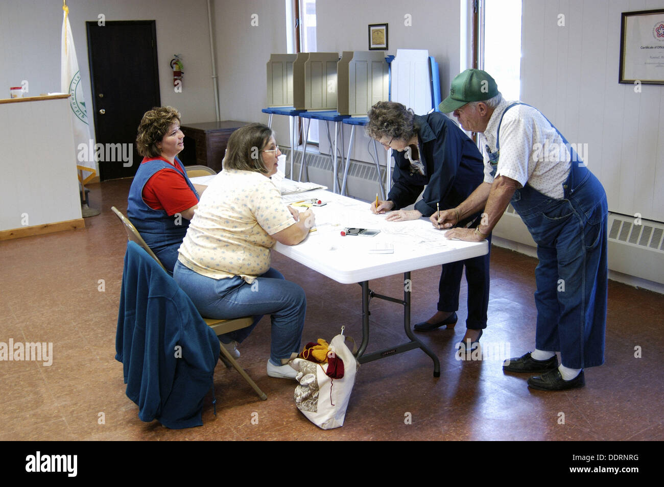 Election workers hi-res stock photography and images - Alamy
