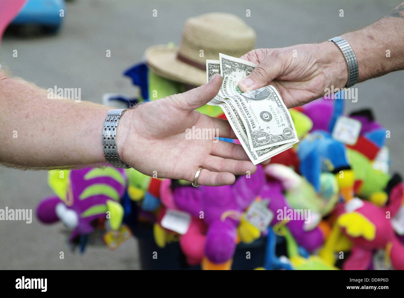 Money changing hands dollars hi-res stock photography and images - Alamy