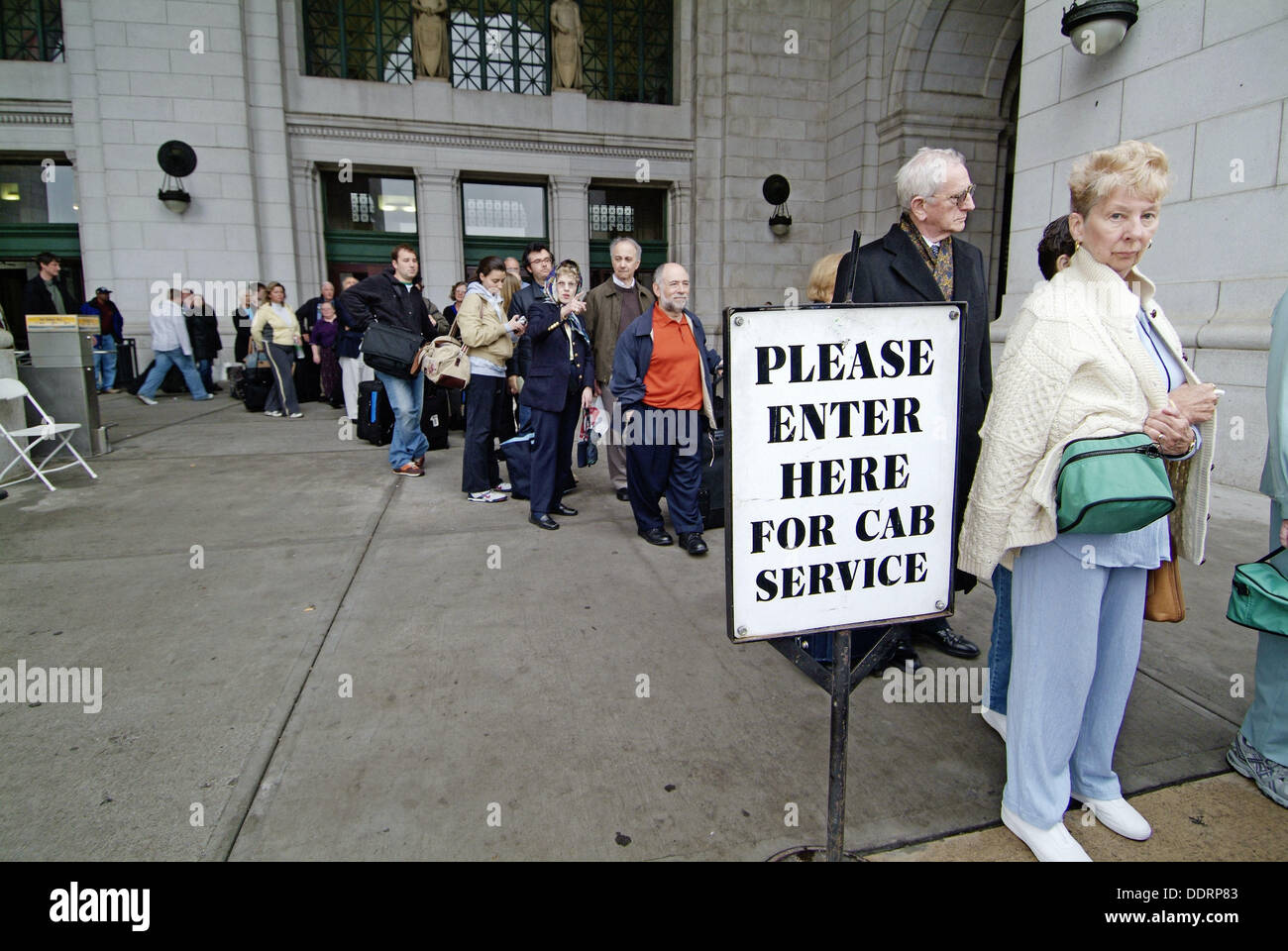 Union station taxi cab stand hi-res stock photography and images - Alamy