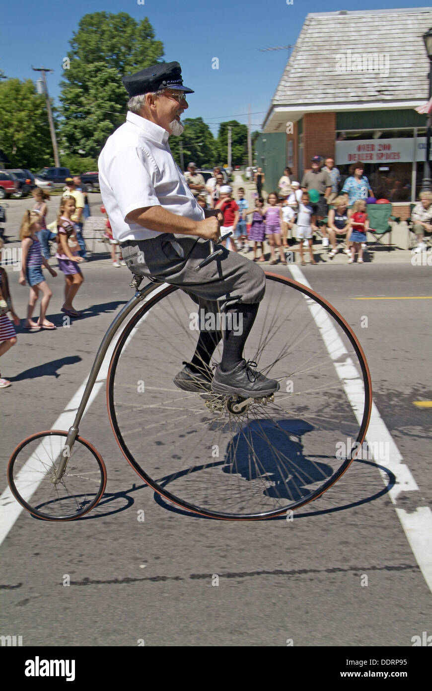 High wheeler cycle hi-res stock photography and images - Alamy