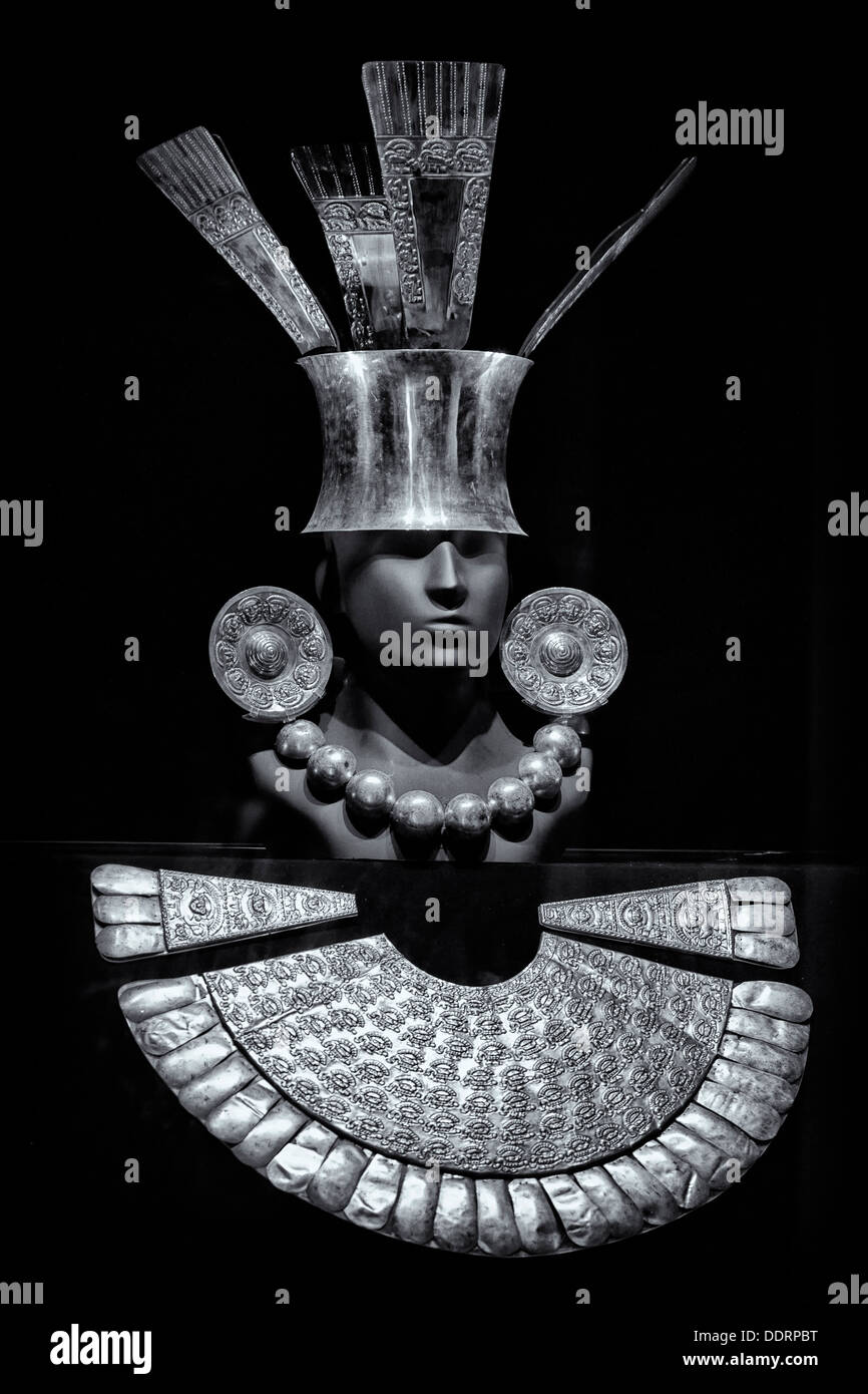 Gold inca mask hi-res stock photography and images - Alamy