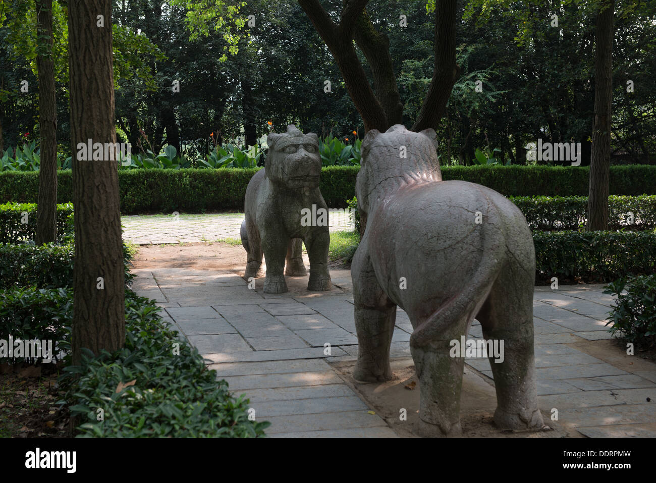 Chinese mythology elephant hi-res stock photography and images - Alamy