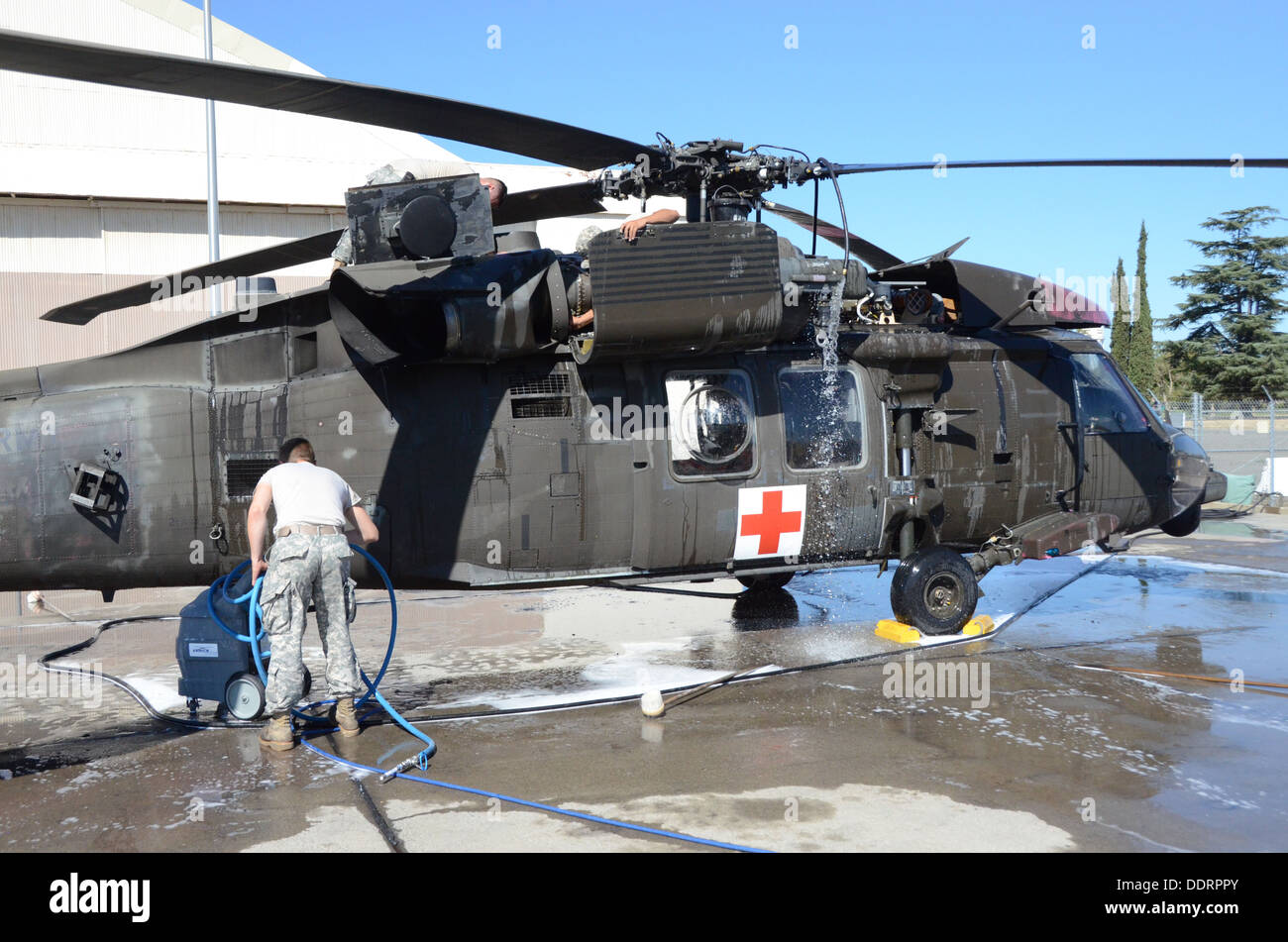 Fire fighting aircraft california hi-res stock photography and images ...