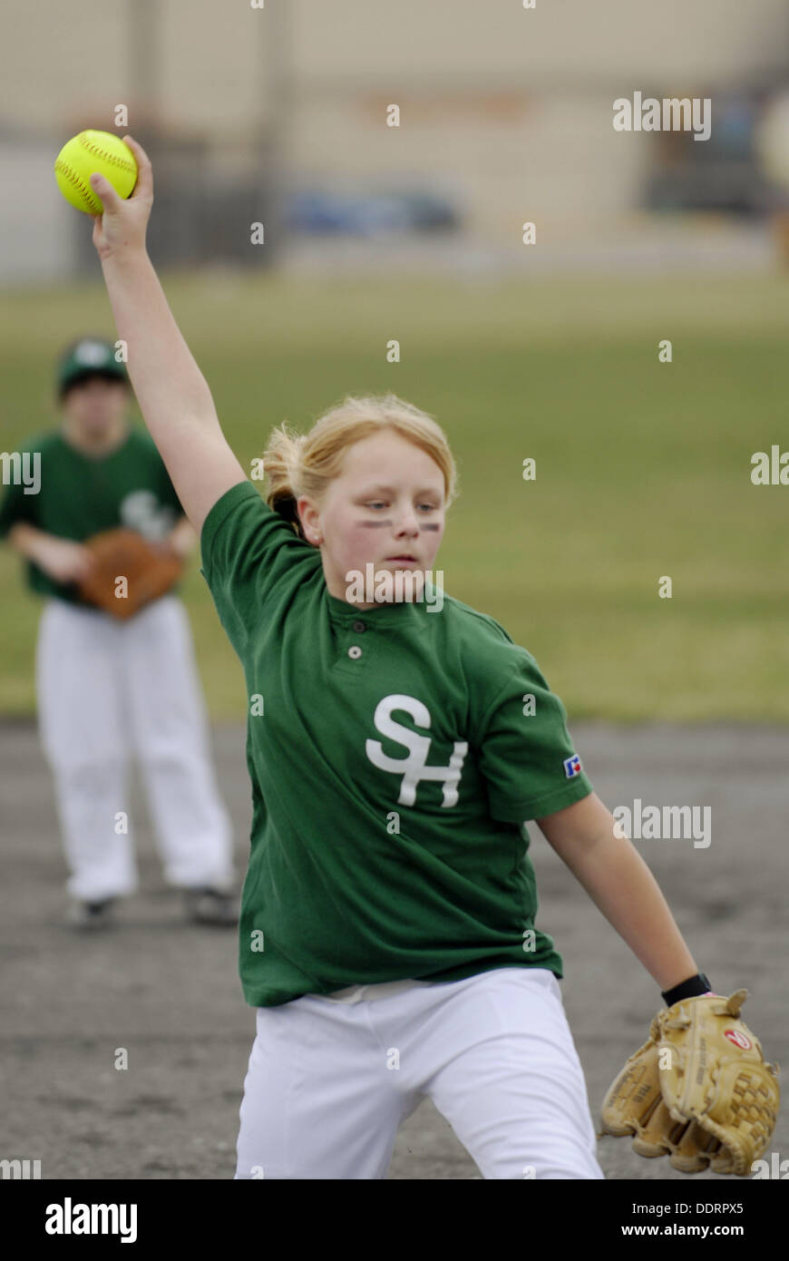 Girls softball team and coach hi-res stock photography and images - Alamy