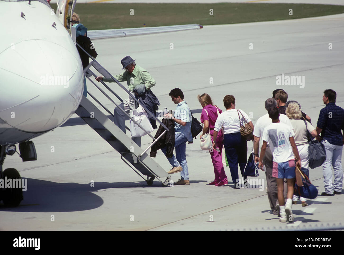 Ascending airplane hi-res stock photography and images - Alamy