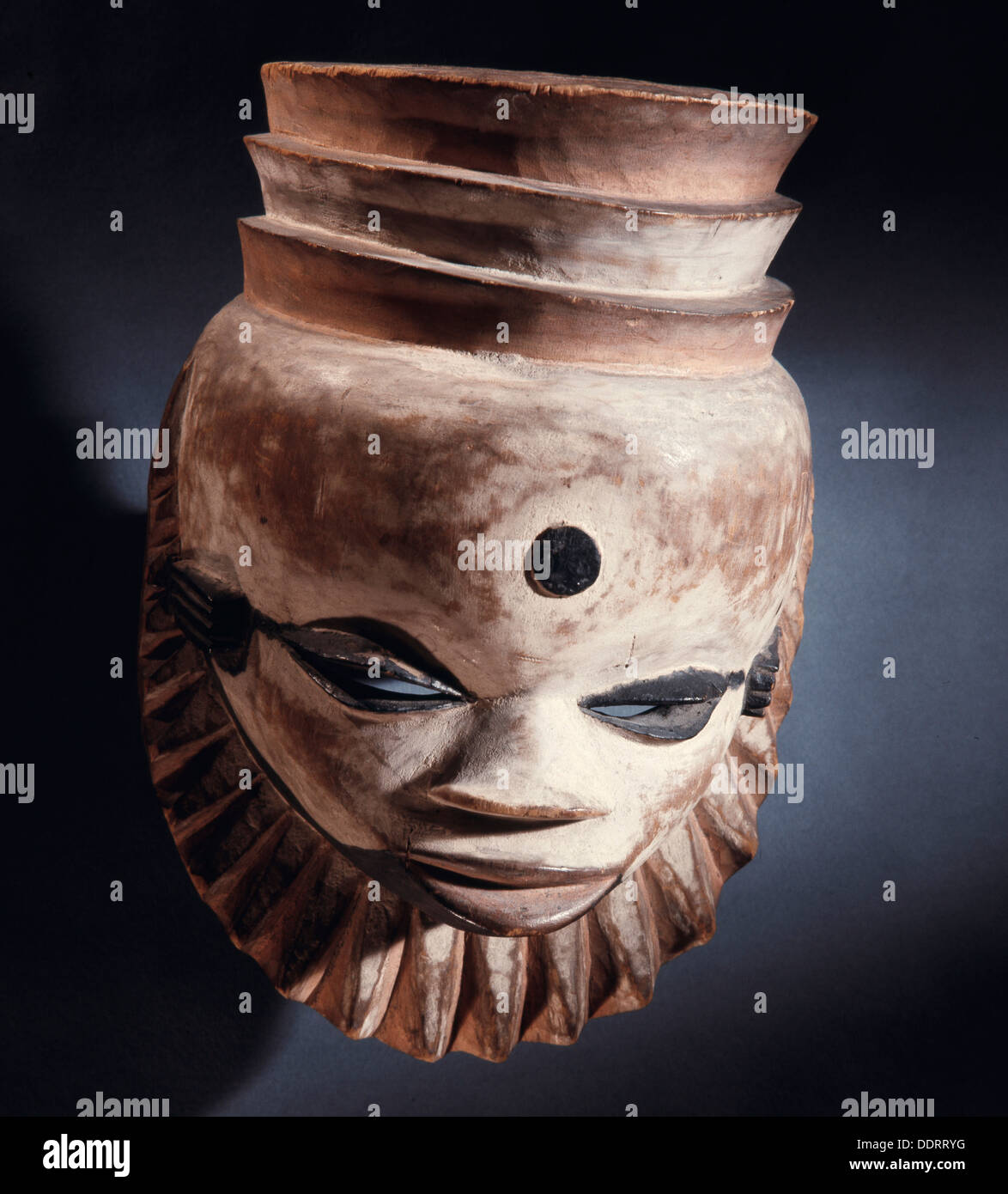 Nigerian wooden mask hi-res stock photography and images - Alamy