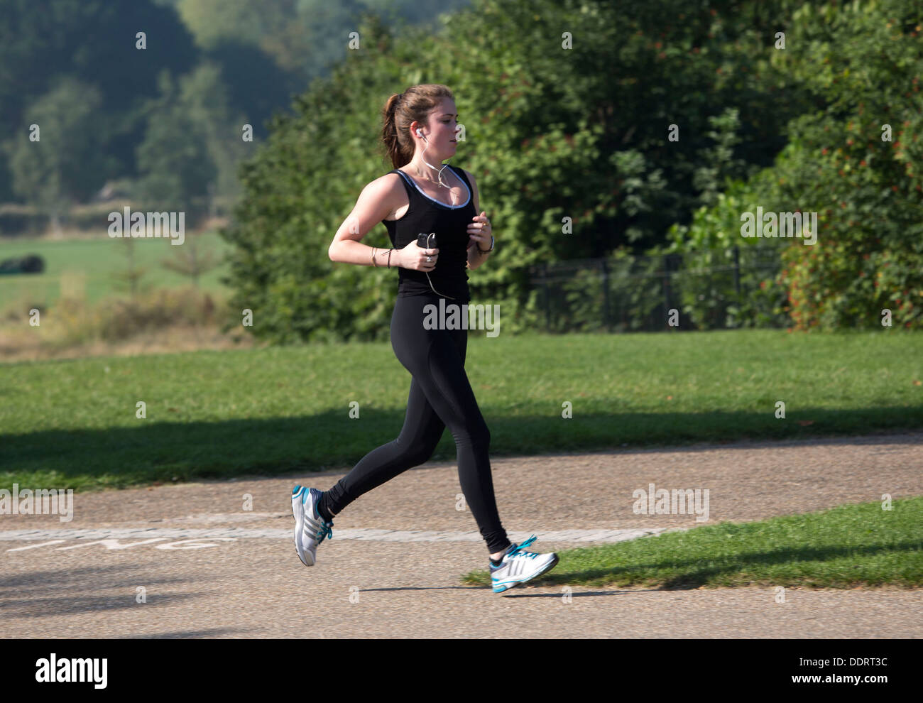 Morning run in sun in Regents Park Healthy lifestyle Stock Photo - Alamy