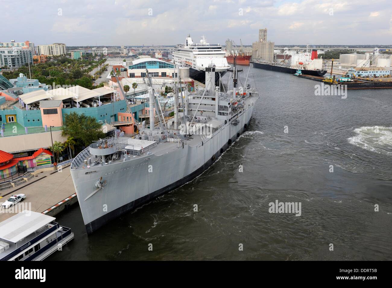 Shipping horizontal hi-res stock photography and images - Alamy