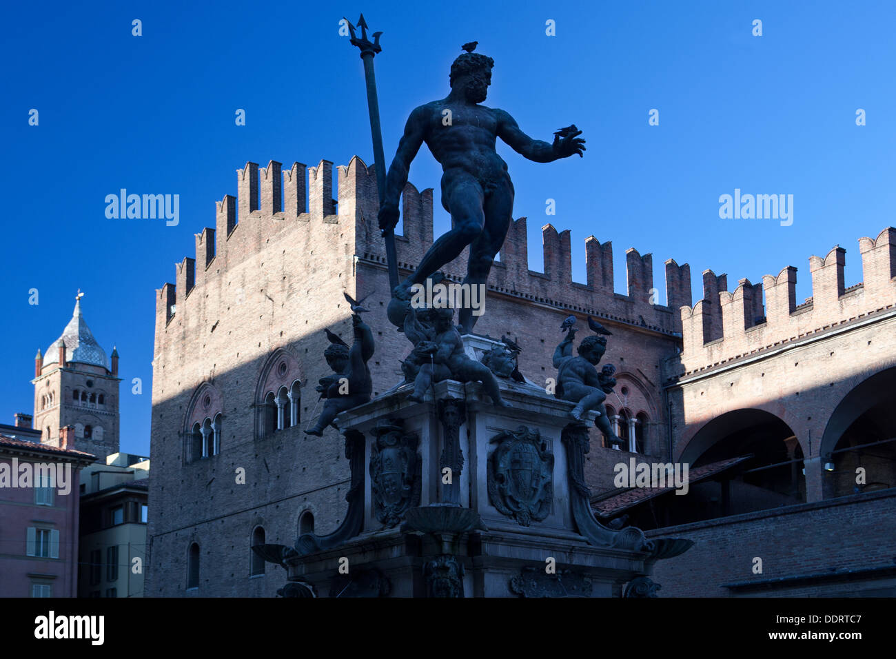 Statue of neptune hi-res stock photography and images - Alamy