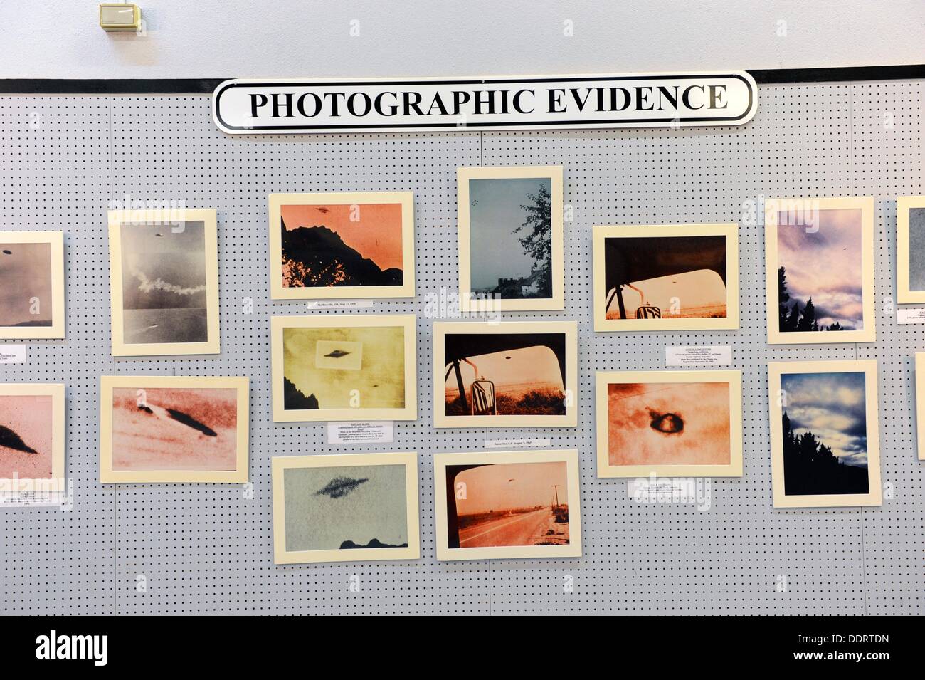 Old fashioned fashion antique display displays hi-res stock photography ...