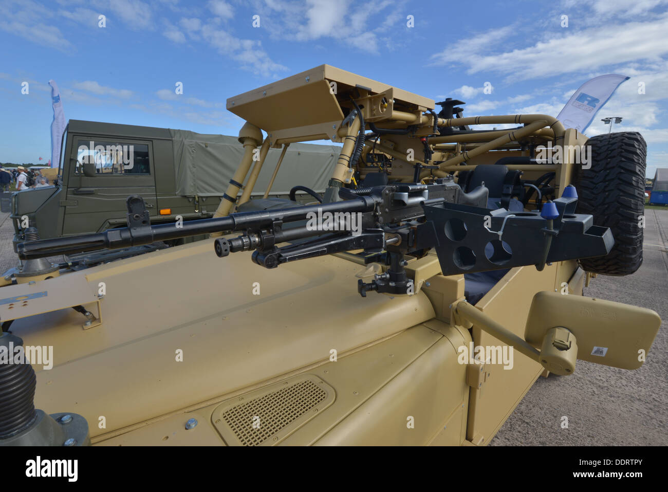 A British army Land Rover in desert colours Stock Photo - Alamy
