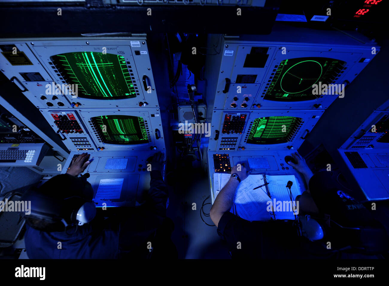 Passive sonar hi-res stock photography and images - Alamy