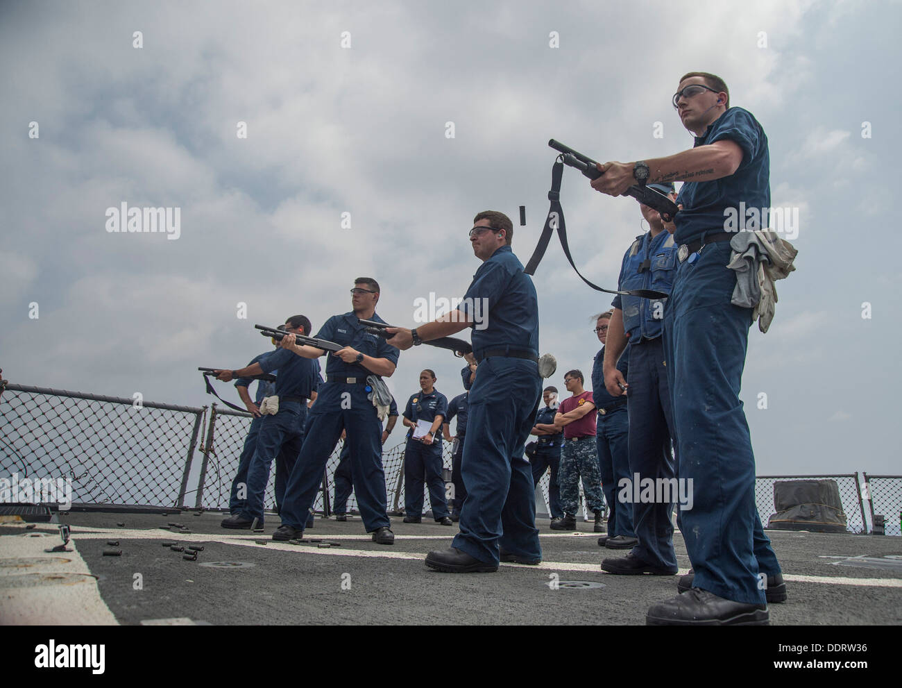Uss stout ddg 55 hi-res stock photography and images - Alamy