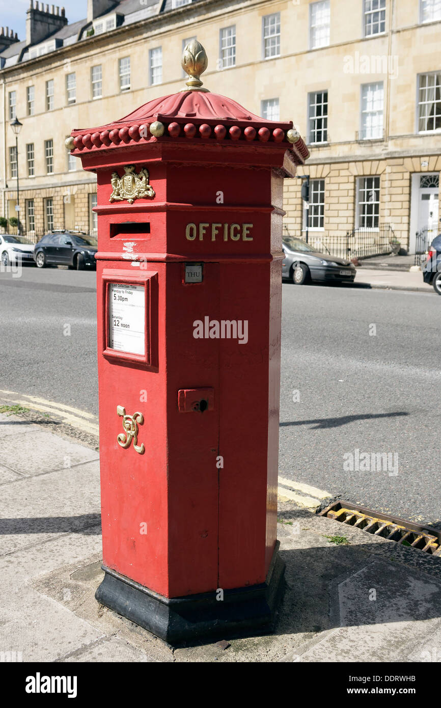 Royal mail post box on Great Pulteney Street,Bath,UK Stock Photo - Alamy