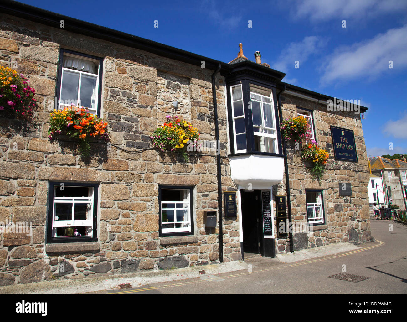 Ship inn mousehole cornwall hi-res stock photography and images - Alamy