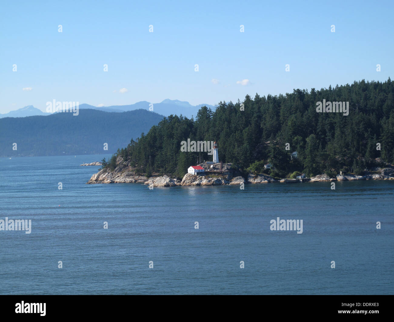 Mountains and ocean trees hi-res stock photography and images - Alamy