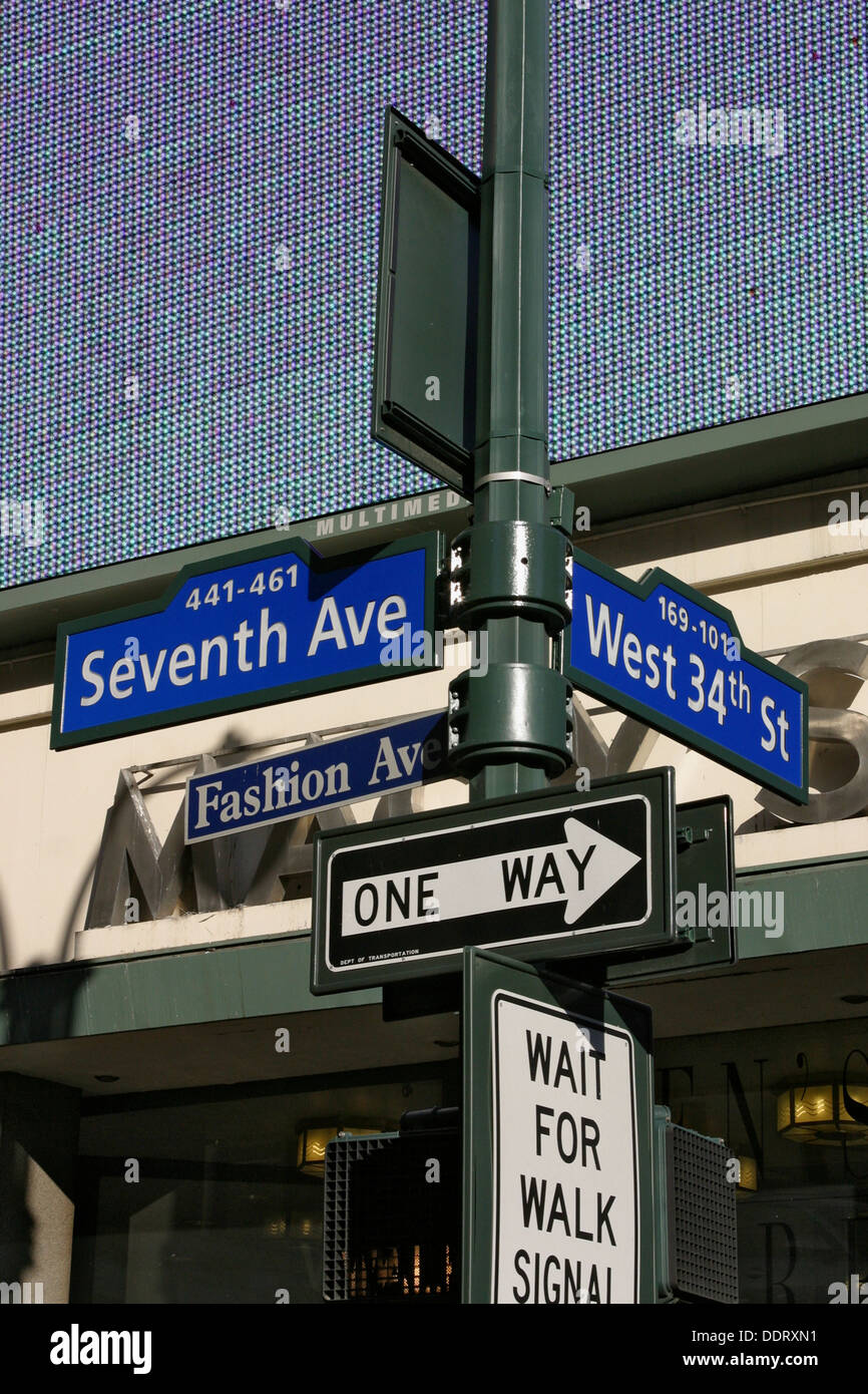 Street sign 7th and 34th street hi-res stock photography and images - Alamy