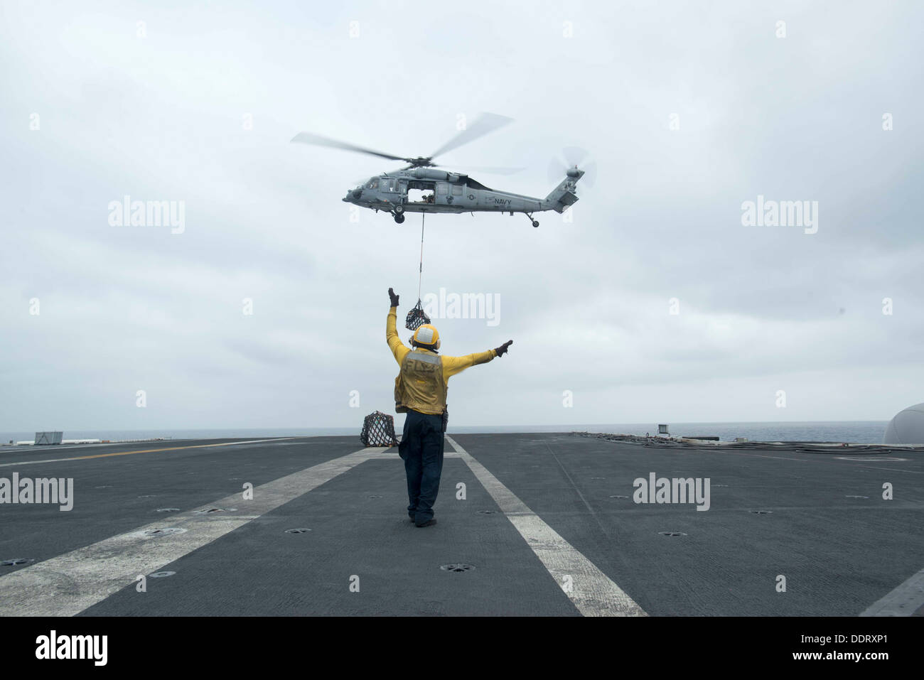 U s navy aviation mate 2nd hi-res stock photography and images - Alamy