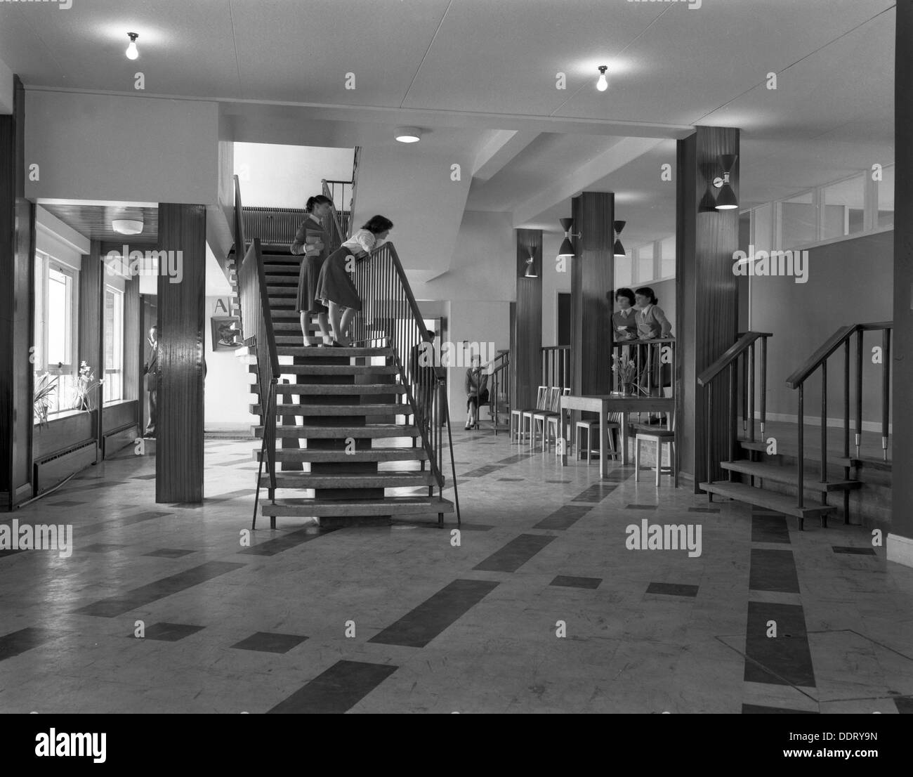 British schoolgirl uniform hi-res stock photography and images - Alamy