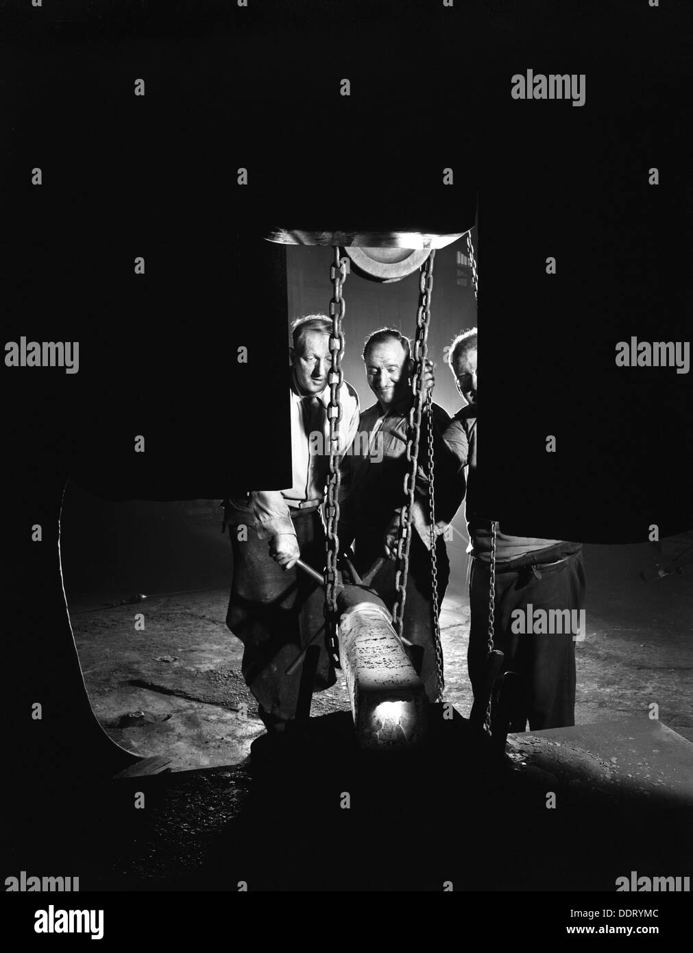 Inside working forge hi-res stock photography and images - Alamy